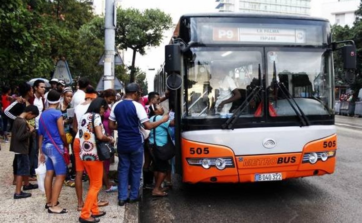 Cuba: Comenzó a circular el primer autobús eléctrico chino por La ...